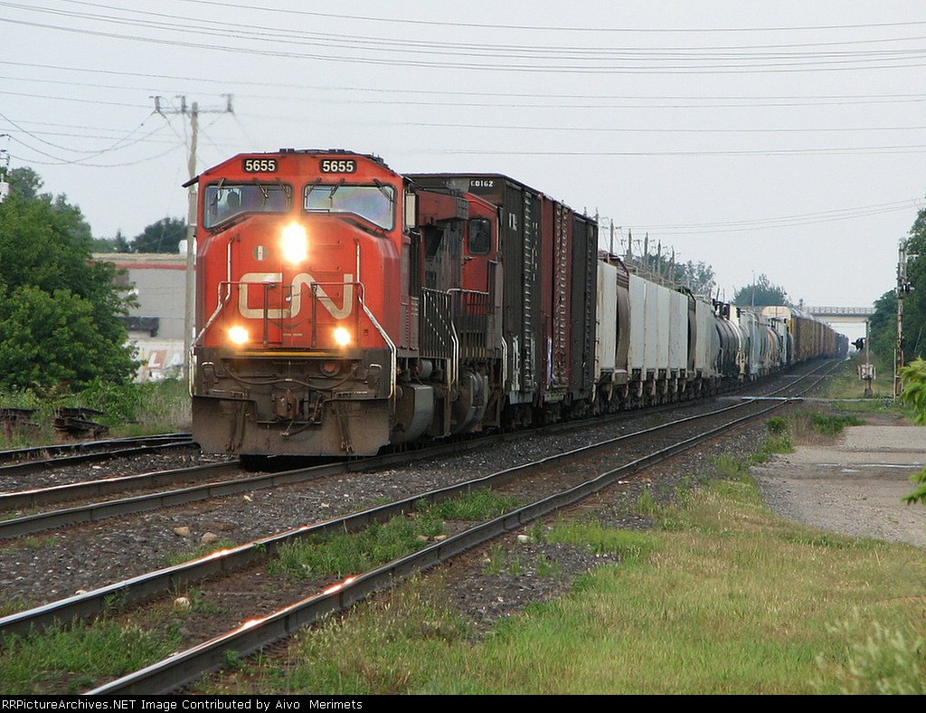 CN 5655 at Woodstock.
